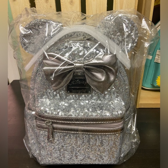 Loungefly | Bags | Loungefly Disney Minnie Mouse Silver Sequin Mini ...